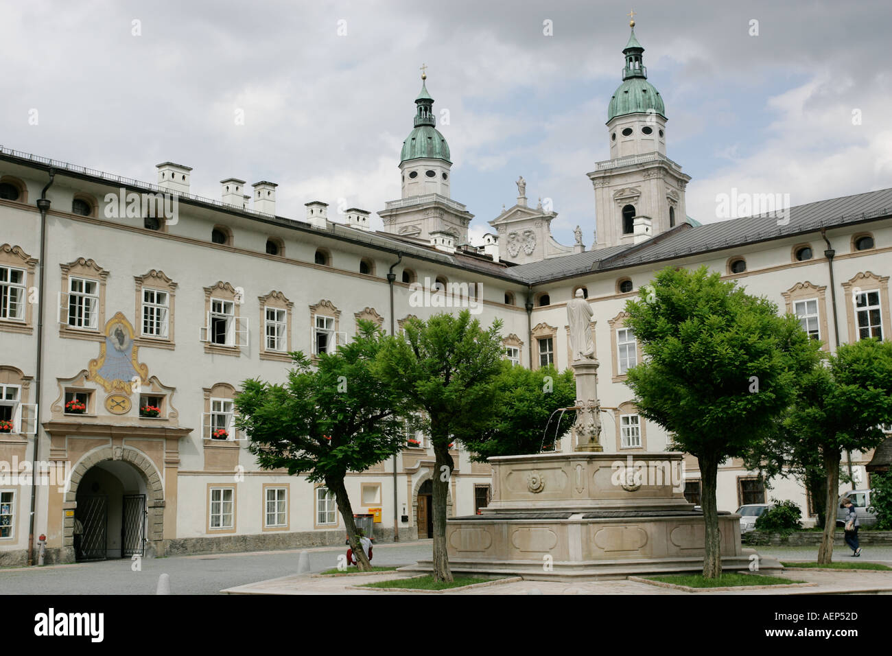 Monastery courtyard court square hi-res stock photography and images ...