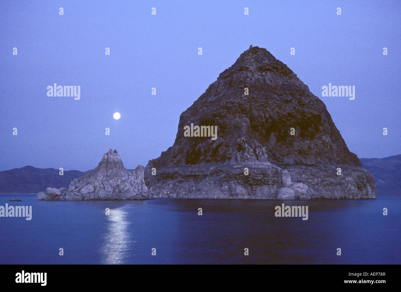 Night moon pyramids hi-res stock photography and images - Alamy