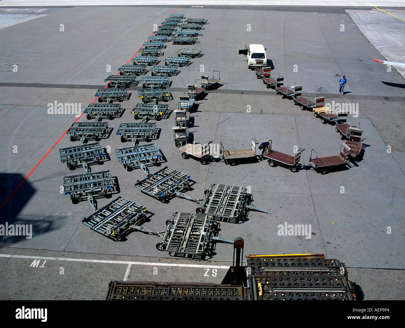 Landing cargo unit hi-res stock photography and images - Alamy