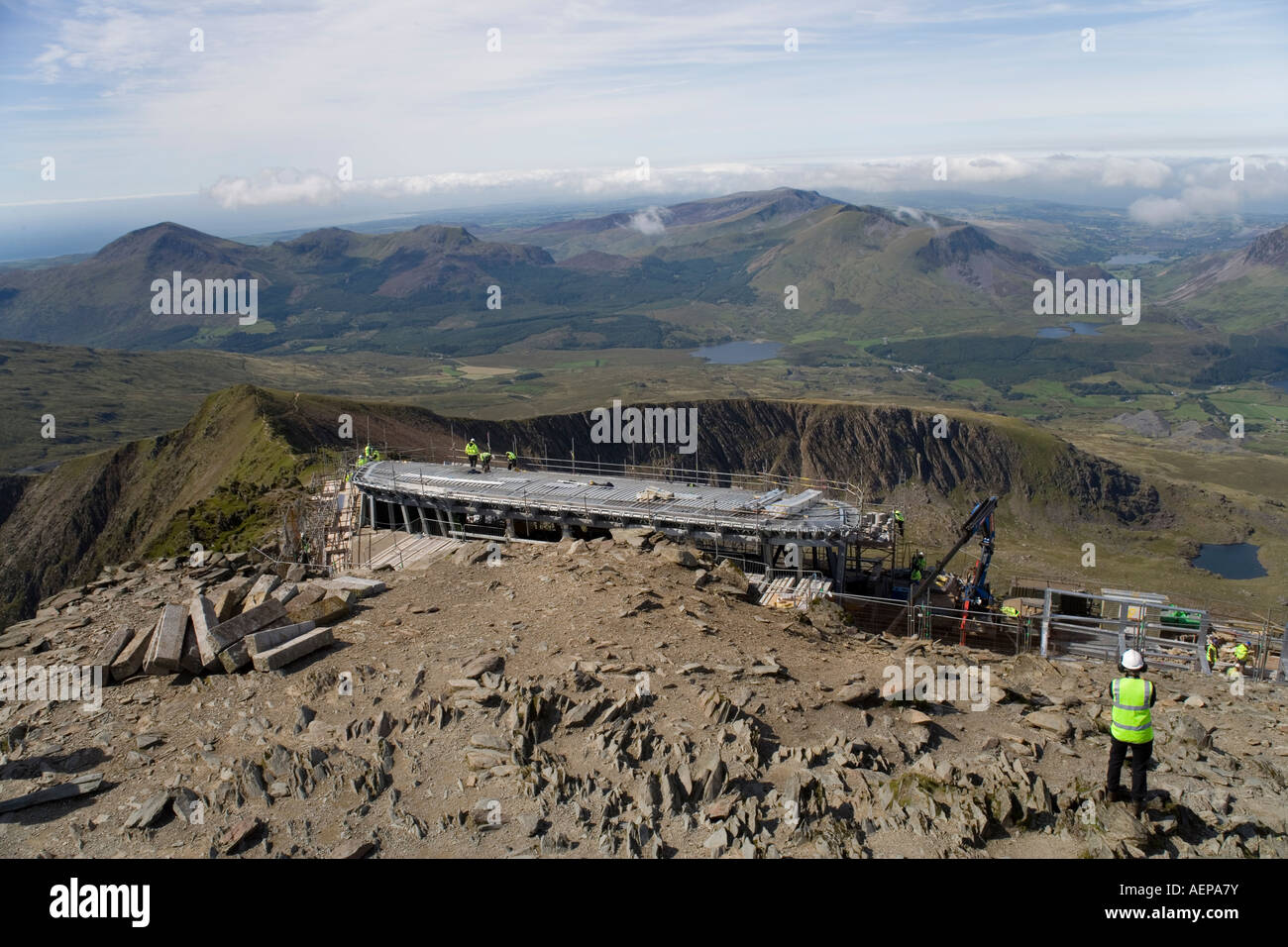 Building the new cafe on the top of snowdon hi-res stock photography ...