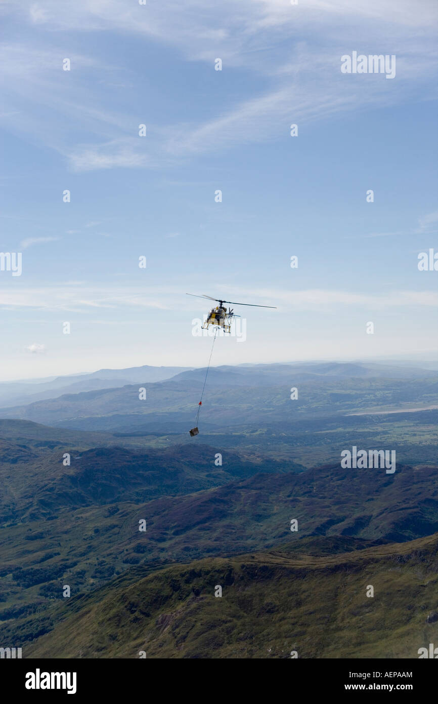 Helicopter flying material to build the new cafe on the top of Snowdon ...