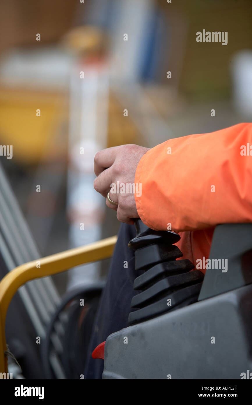 DIGGER DRIVER ON A BRITISH BUILDING SITE Stock Photo - Alamy