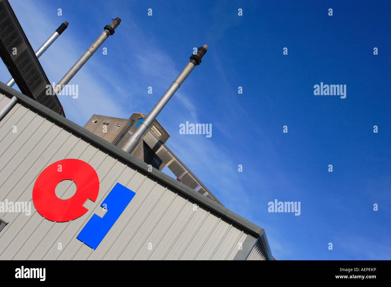 Owens-Illinois' Glassworks at Alloa, Clackmannanshire, Scotland Stock ...
