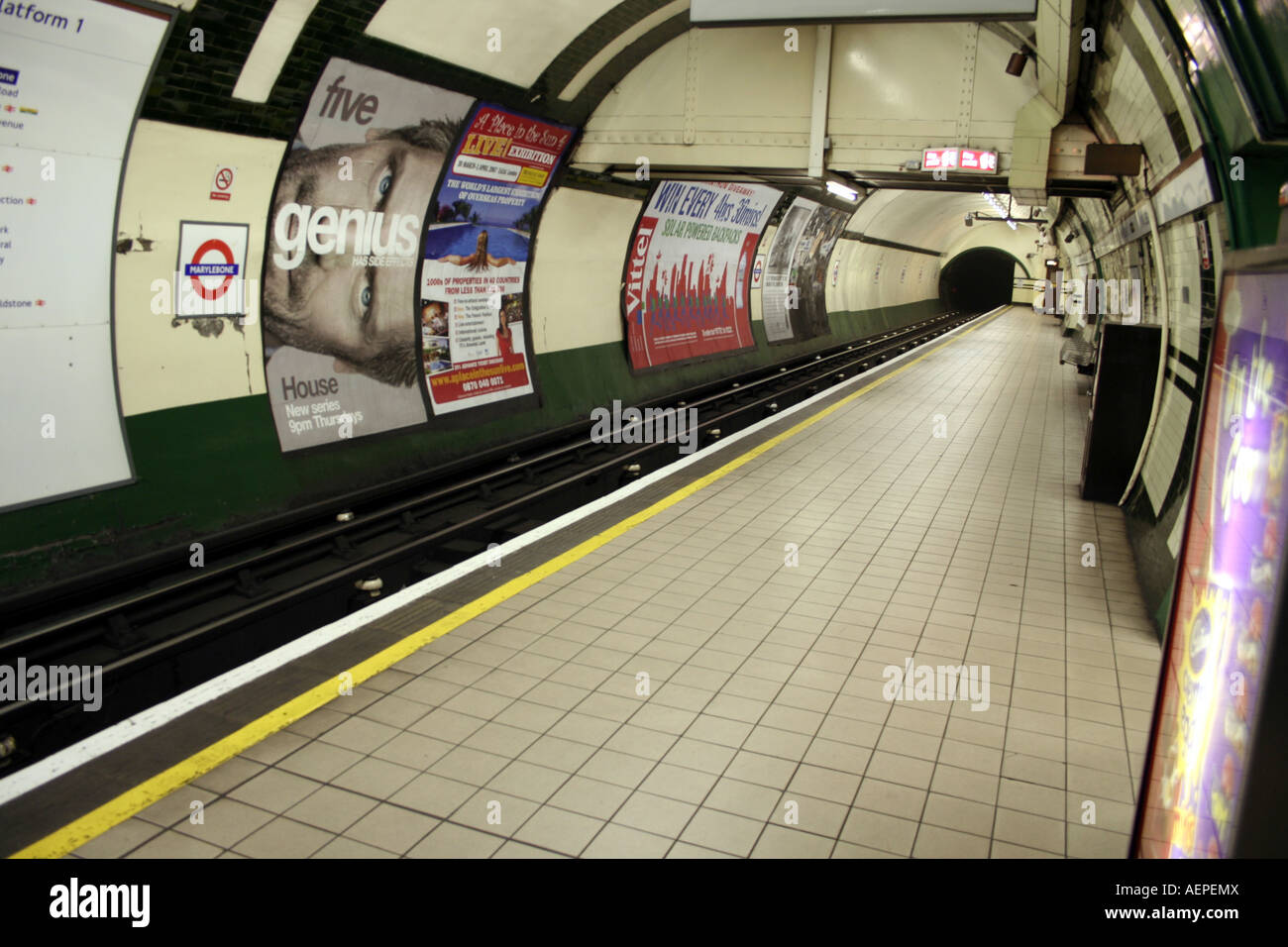 Empty tube station hi-res stock photography and images - Alamy