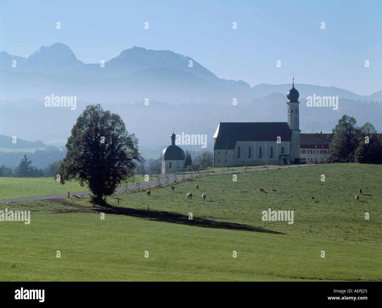 Wilparting/ Irschenberg, St. Marinus und Anianus, Nordanssicht Stock ...