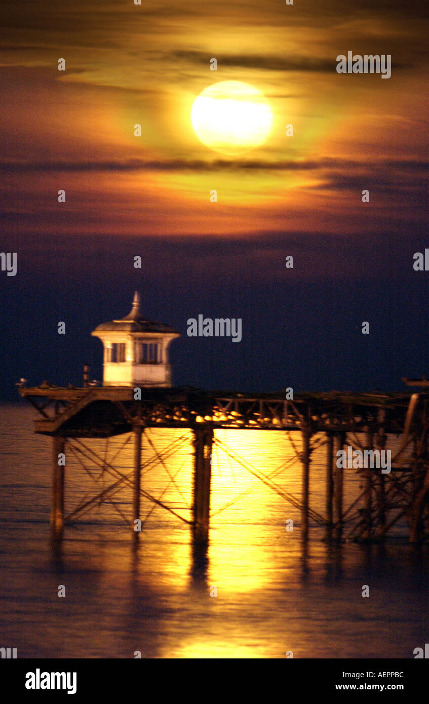 Picture by Roger Bamber 22 June 2005 The largest moon since 1987 rises ...