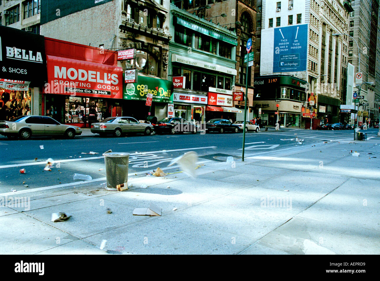 American street dustbin hi-res stock photography and images - Alamy