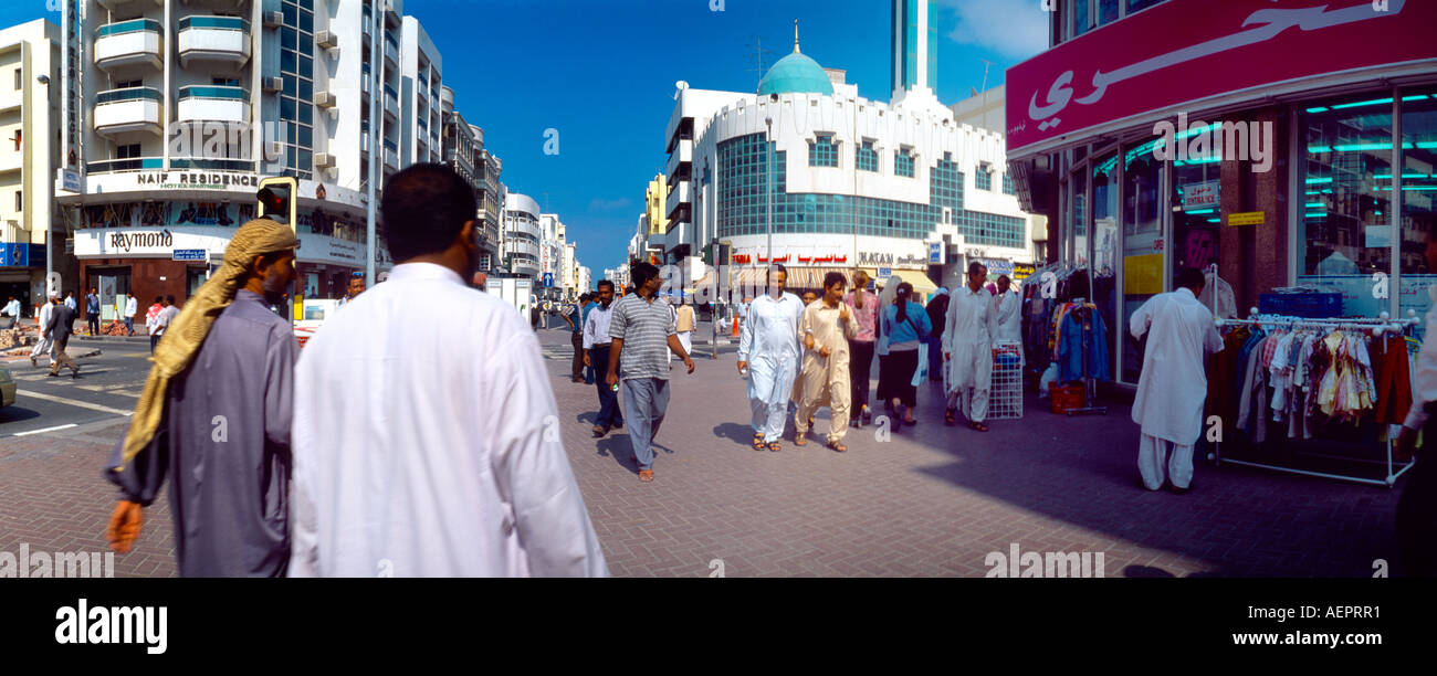 Abu Dhabi UAE Souk Men In Street Stock Photo - Alamy