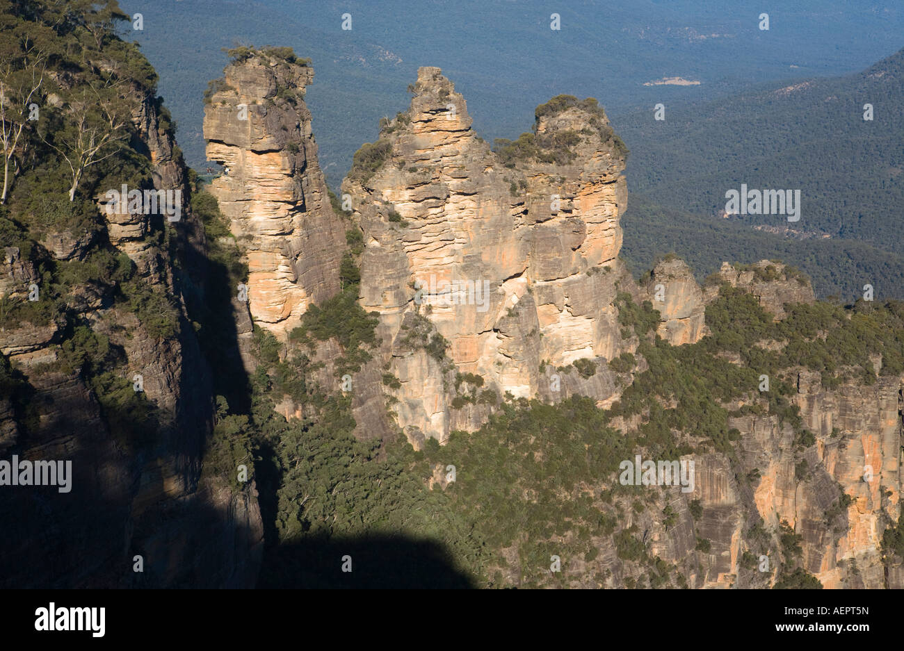 The Three Sisters cliff face, Echo Point, Katoomba, NSW, Australia ...