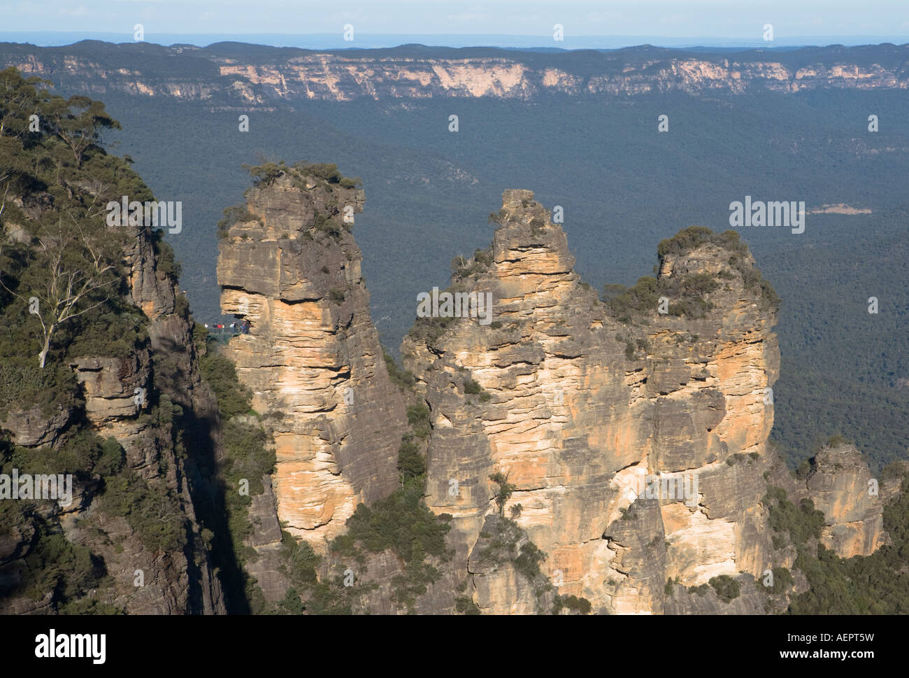 The Three Sisters cliff face, Echo Point, Katoomba, NSW, Australia ...
