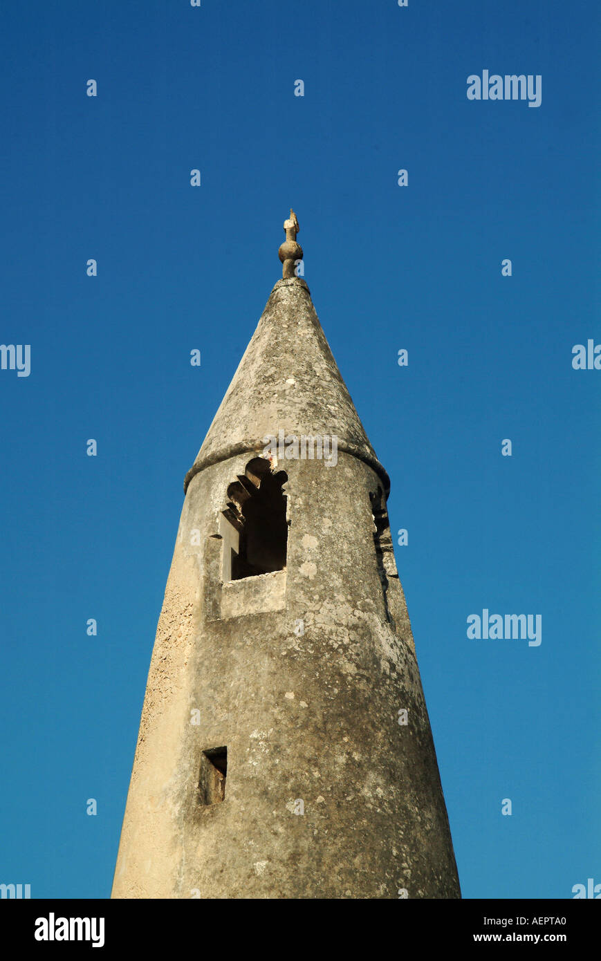 The minaret of Mnarani mosque on Lamu island. Kenya, Africa Stock Photo ...