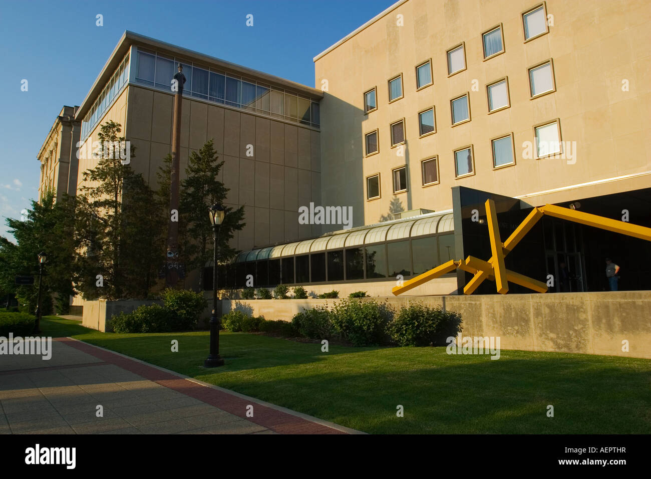 ILLINOIS Springfield Exterior of Illinois State Museum sculpture near ...