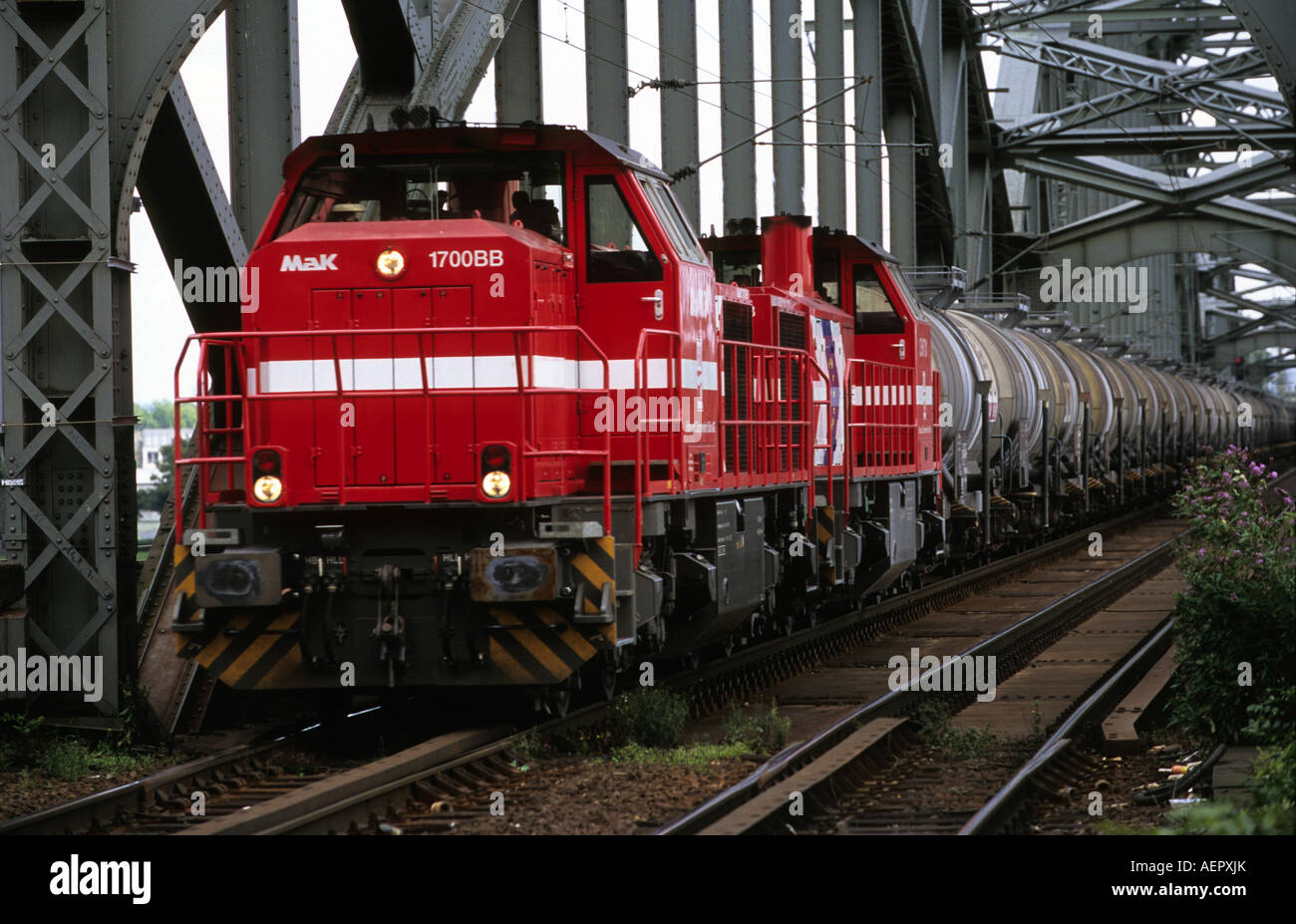 HGK freight train hauling water-gas to a chemical park in Cologne ...