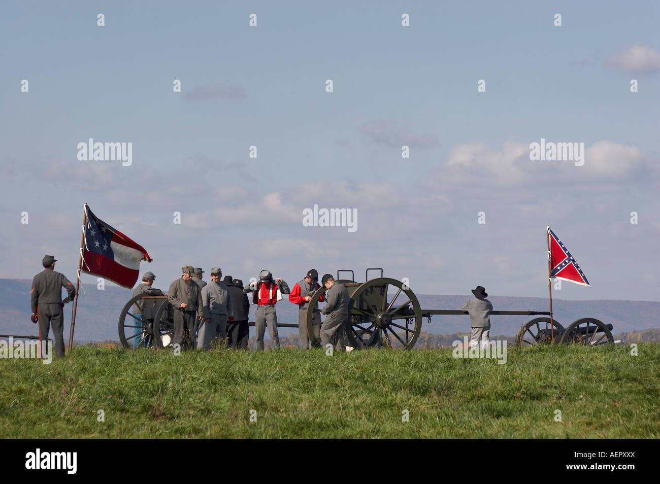 Confederate artillery on the battlefield hill Stock Photo - Alamy