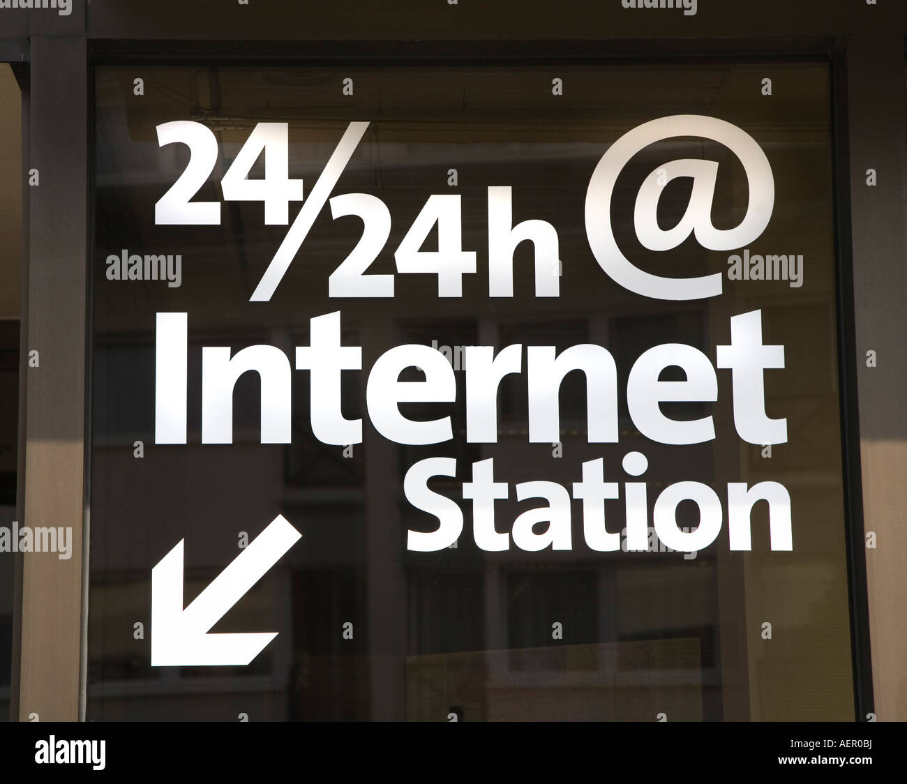 Free internet access station sign at a tourist information office St ...