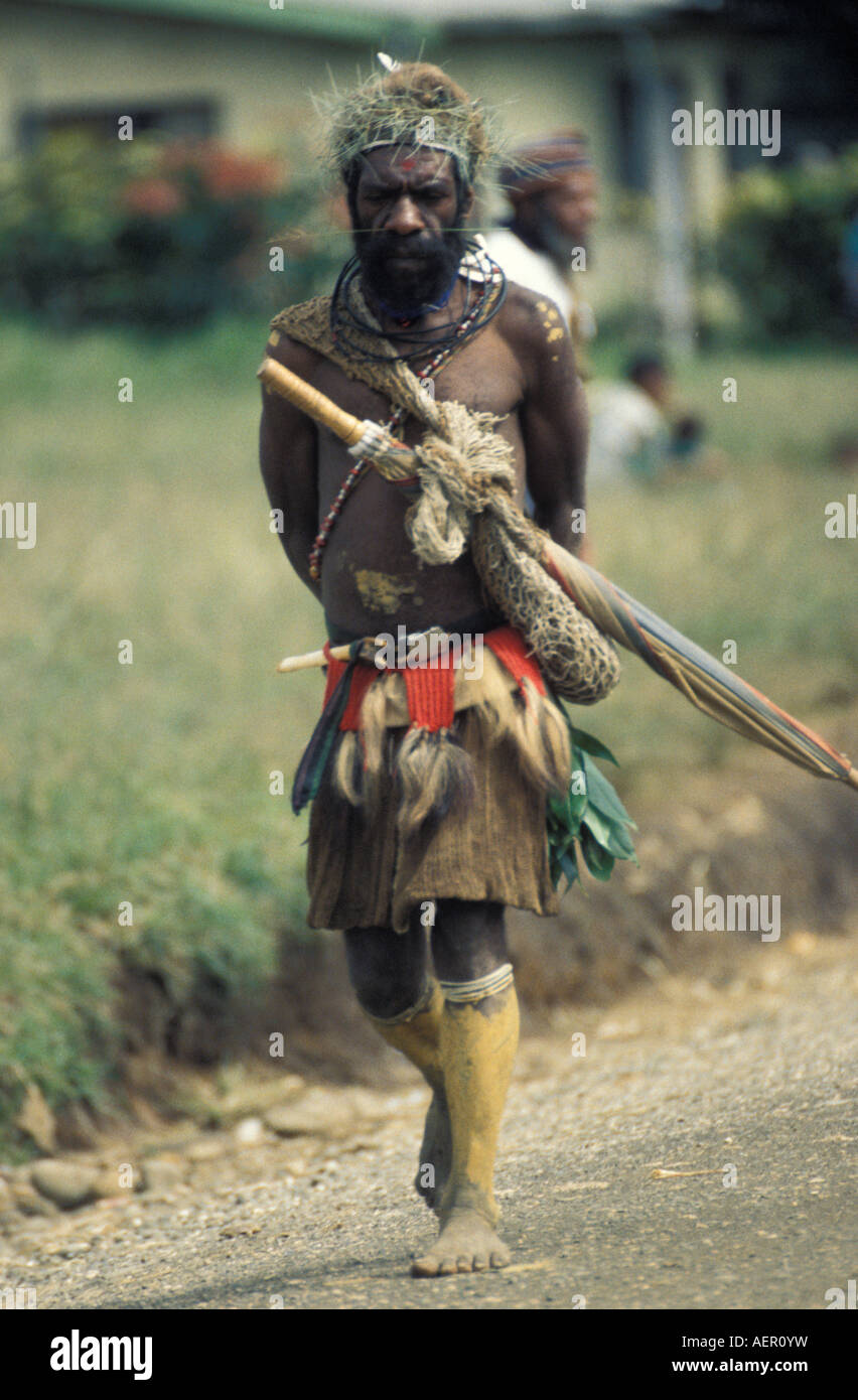Man walking in Mendi Highlands Papua New Guinea Stock Photo - Alamy