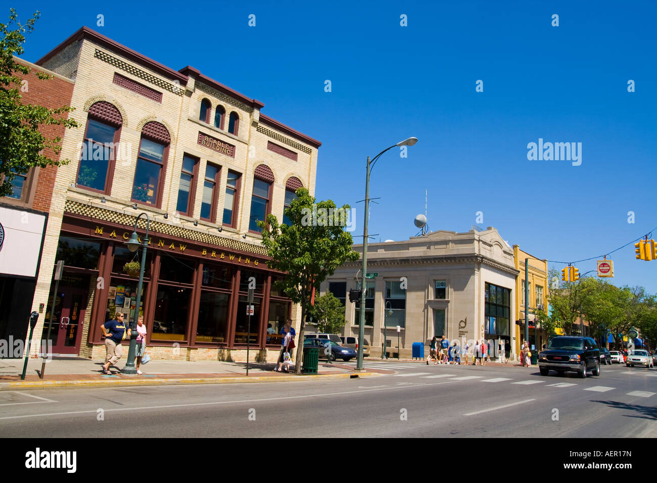 Downtown street people strolling parked hi-res stock photography and ...