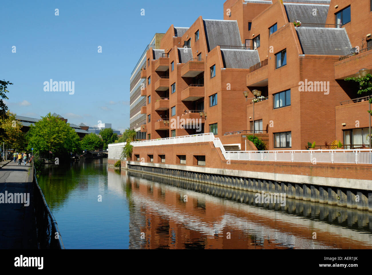 Modern red brick apartment buildings next to Kennet and Avon Canal ...