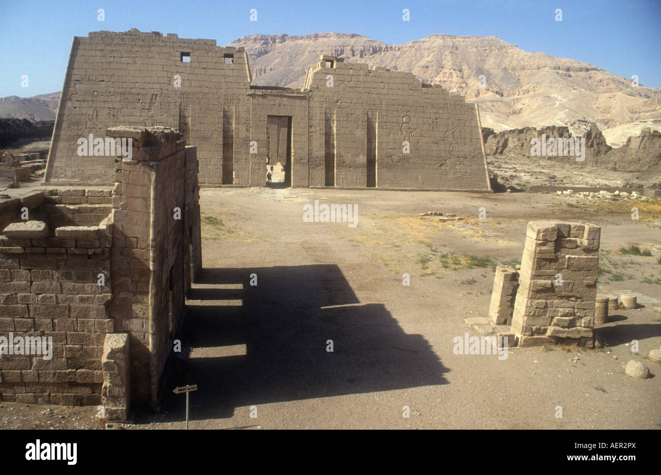 New kingdom temple hi-res stock photography and images - Alamy