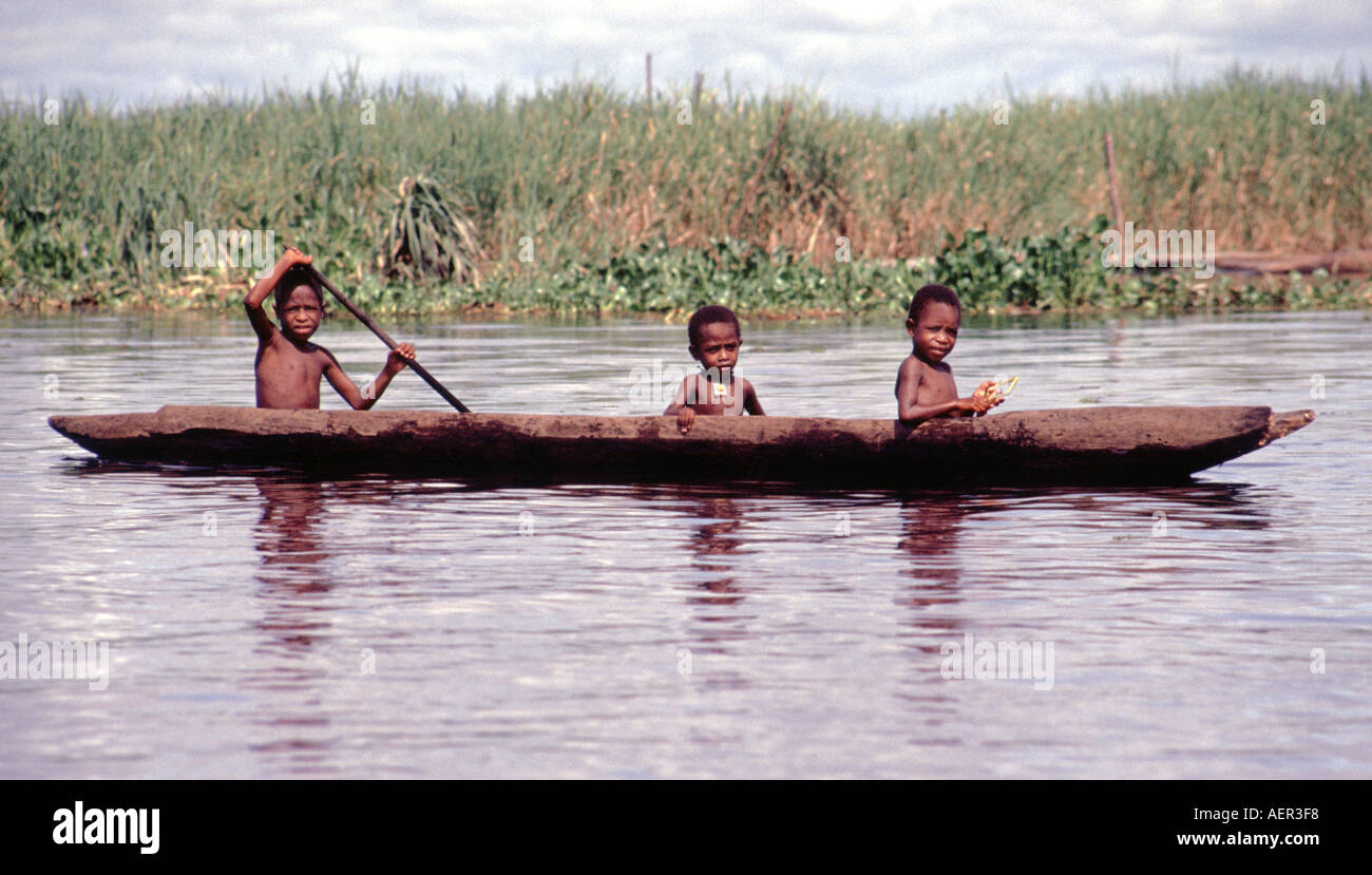 Sepik river papua new guinea canoe hi-res stock photography and images ...