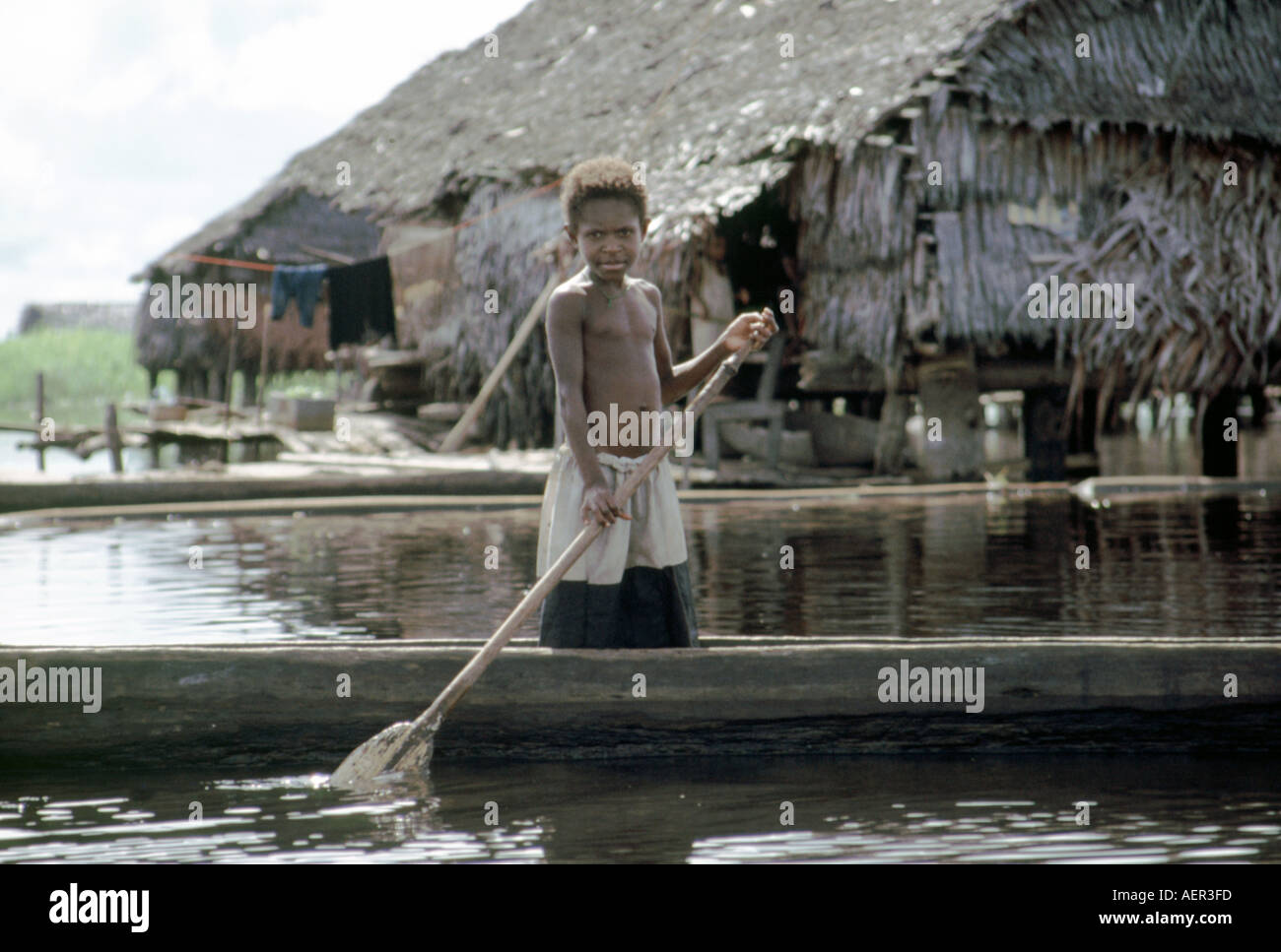 Papua new guinea sepik river canoe hi-res stock photography and images ...