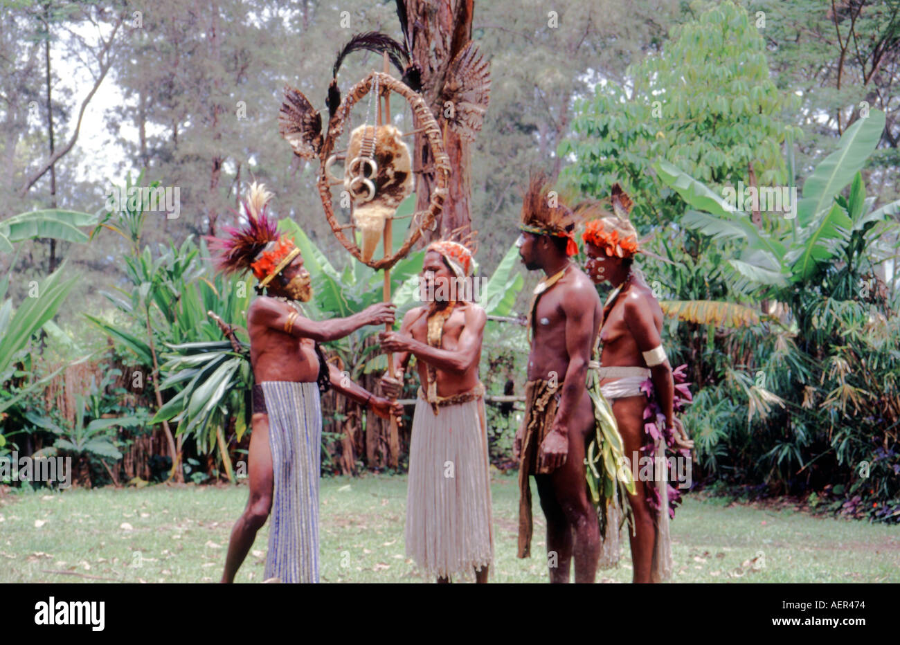 Simbu woman png hi-res stock photography and images - Alamy