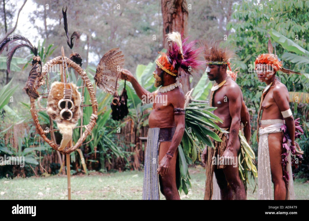 Simbu Tribe Sing Sing Highlands Papua New Guinea Stock Photo: 2552952 ...