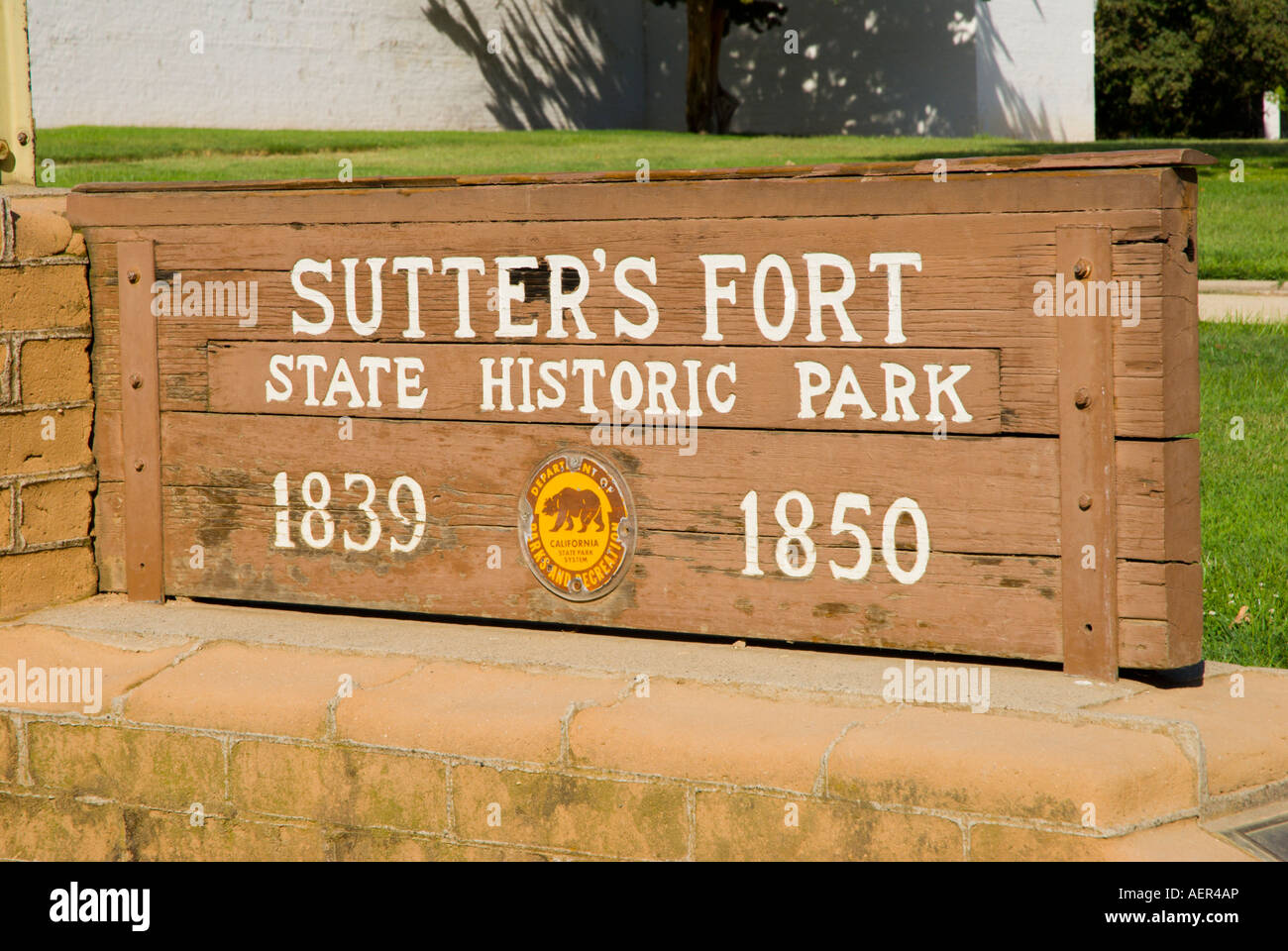 State Park sign at Sutters Fort 1839-1850 State Historic Park ...