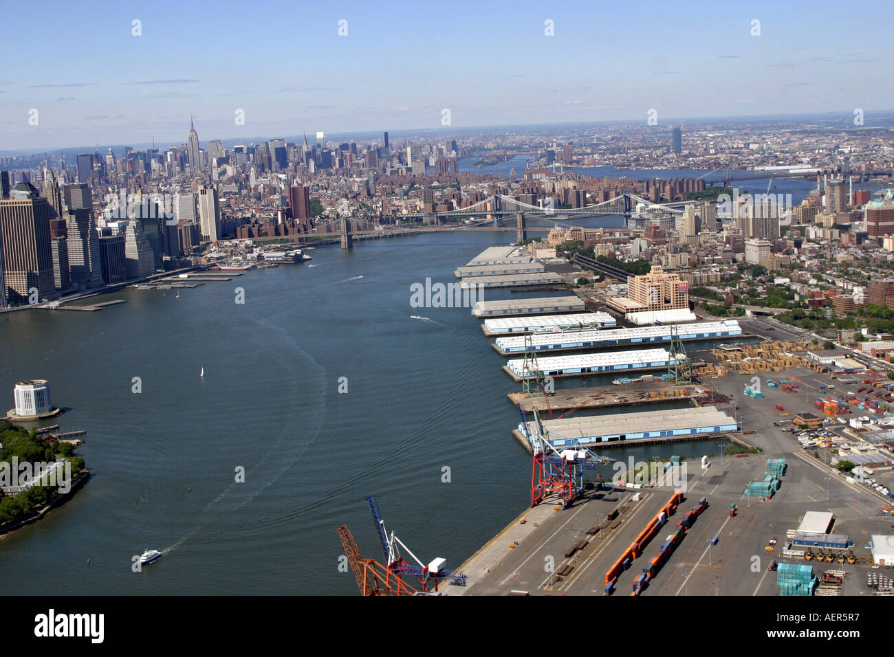 New york flyover hi-res stock photography and images - Alamy