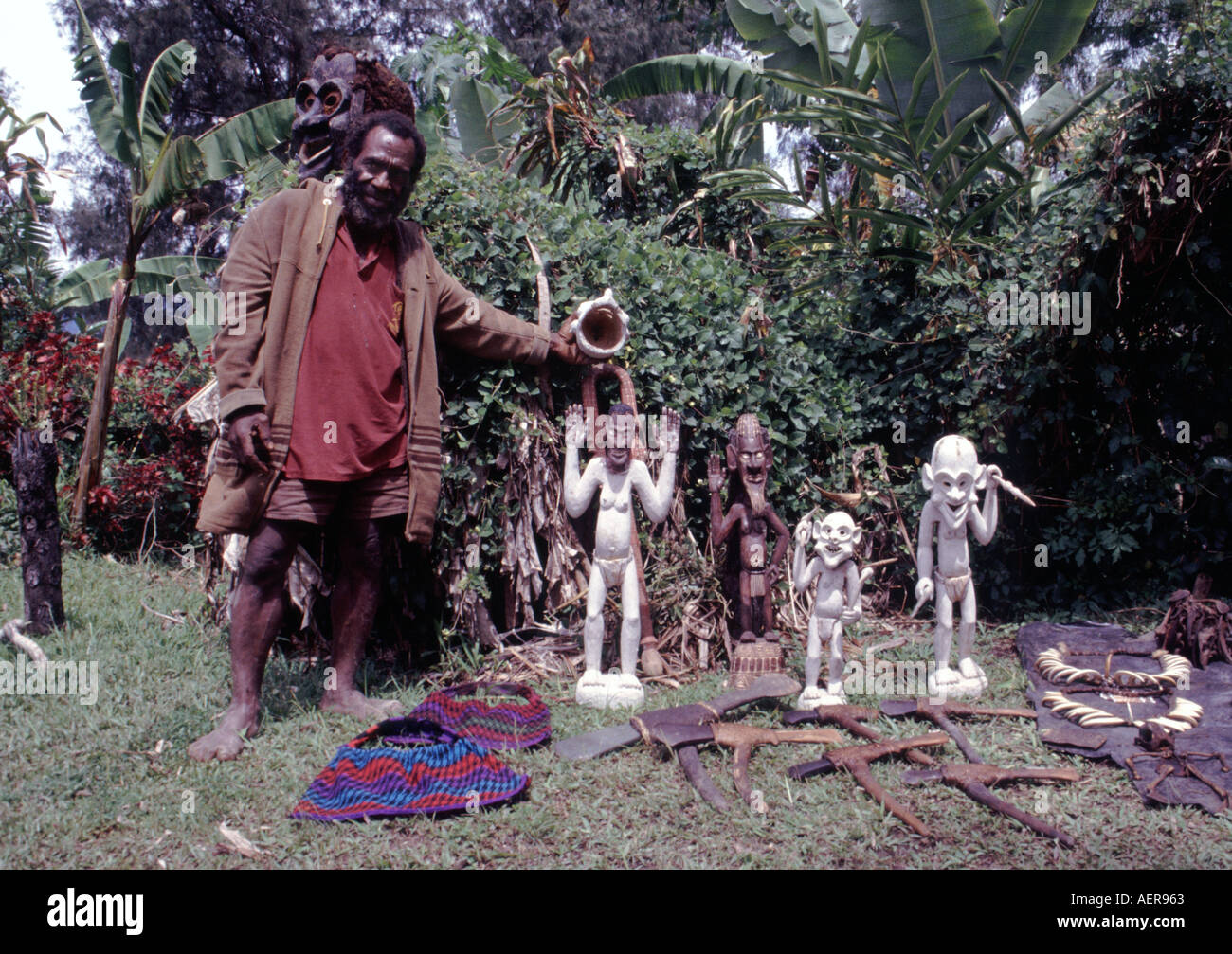 Mud men souvenirs for sale Highlands Papua New Guinea Stock Photo - Alamy