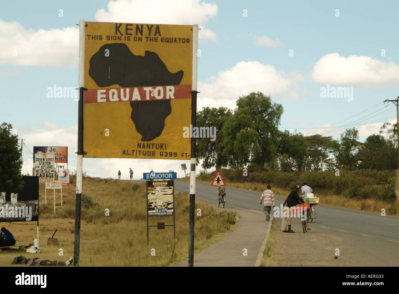 Kenya nanyuki equator sign hi-res stock photography and images - Alamy