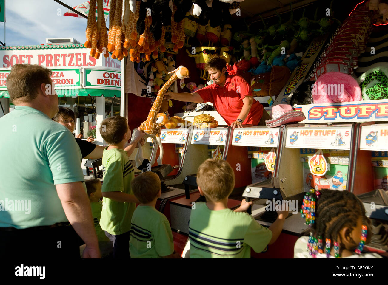 Arcade game county fair hi-res stock photography and images - Alamy