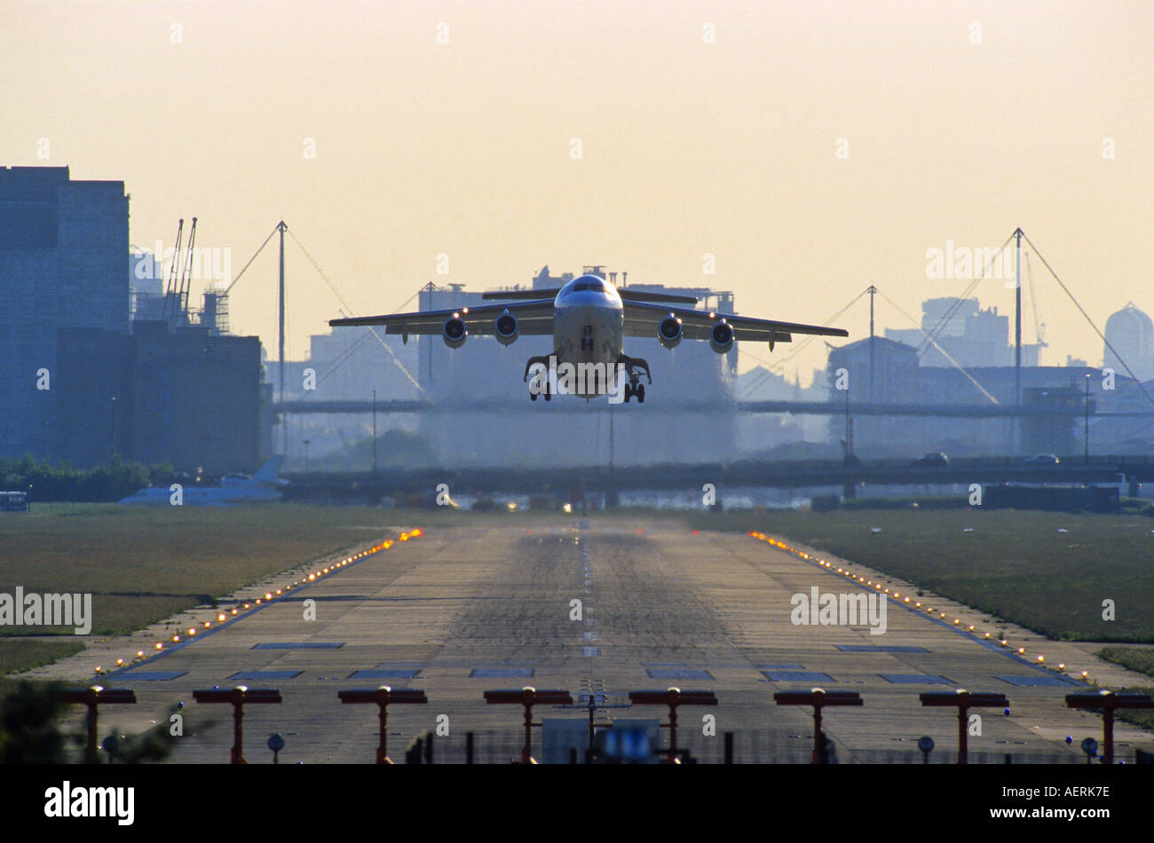 Aeroplane taking off england hi-res stock photography and images - Alamy