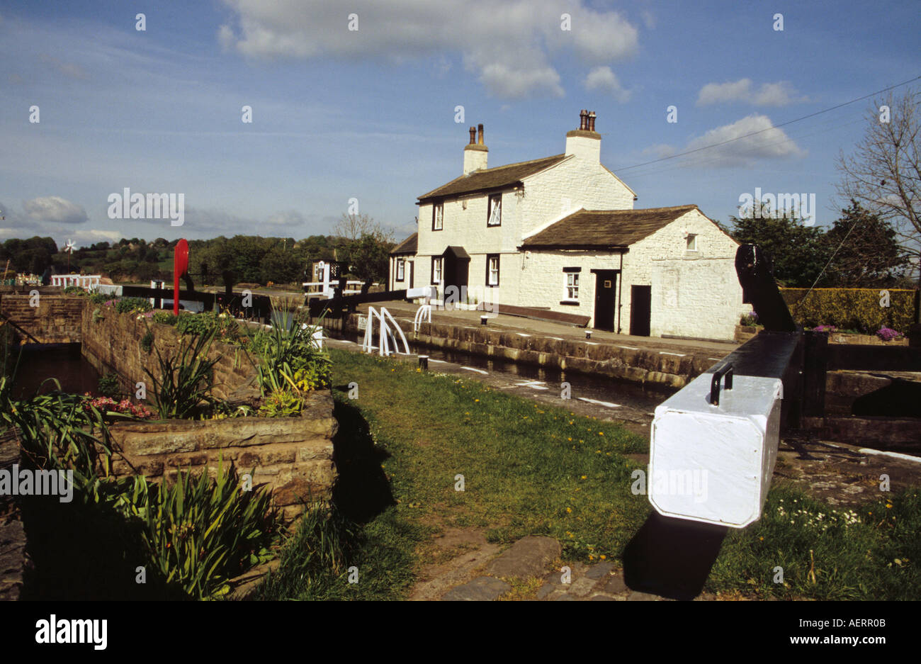 Barrowford lock hi-res stock photography and images - Alamy