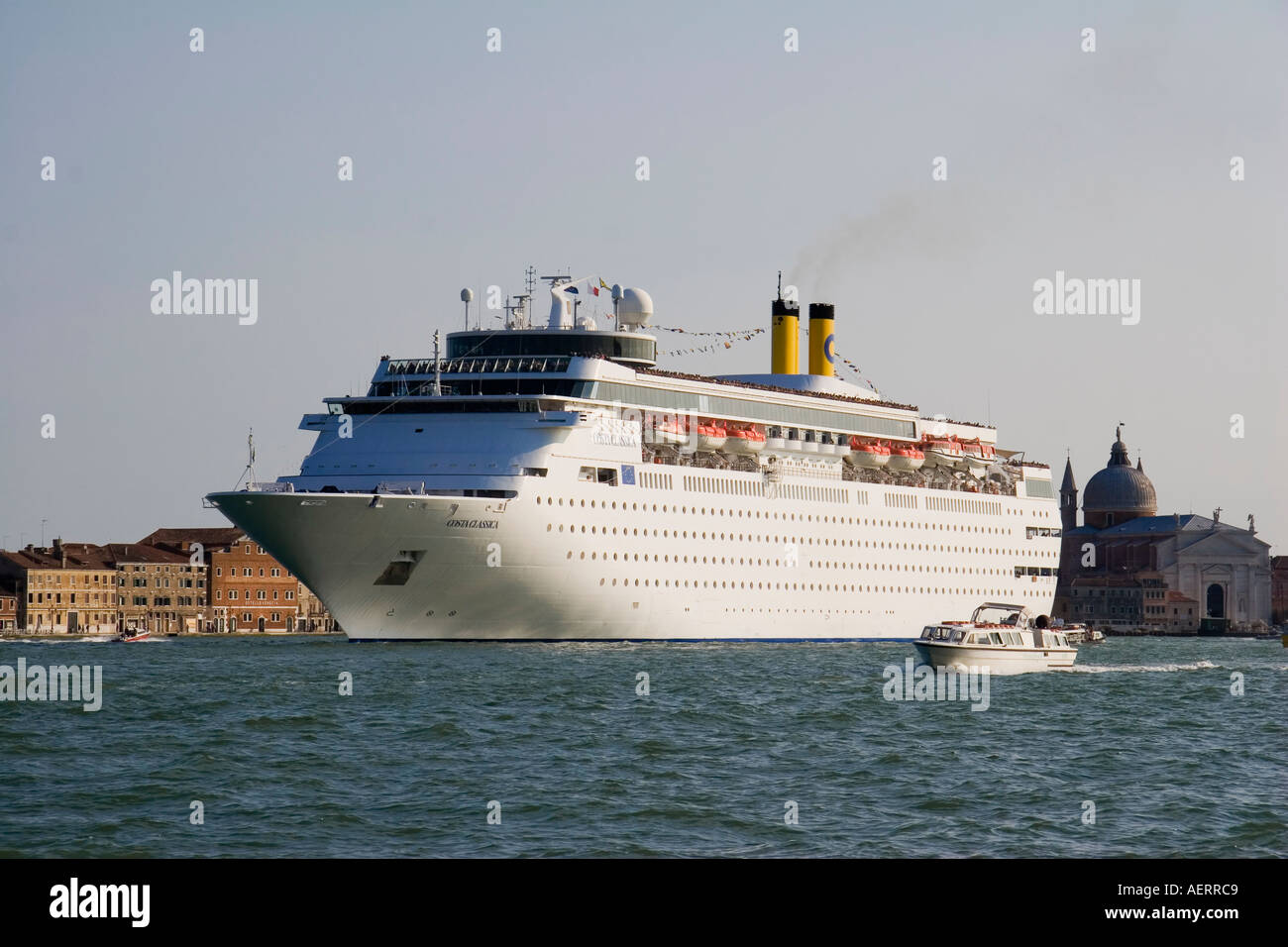 Costa Classica cruise liner arriving in the Canale della Giudecca ...