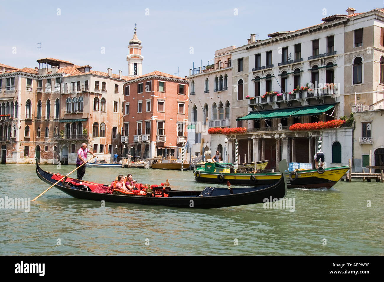 Romantic couple in rowing boat hi-res stock photography and images - Alamy