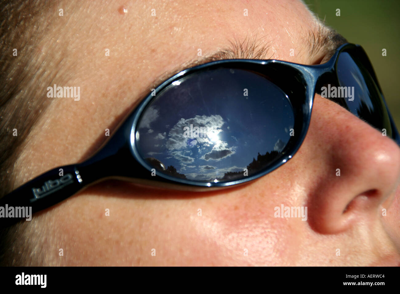 Face reflected in sunglasses hi-res stock photography and images - Alamy
