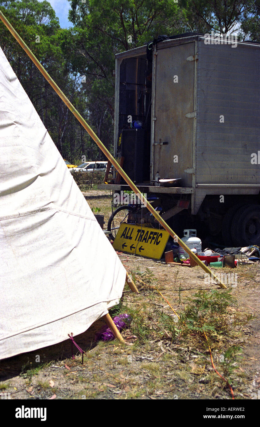 Dog under a truck hi-res stock photography and images - Alamy