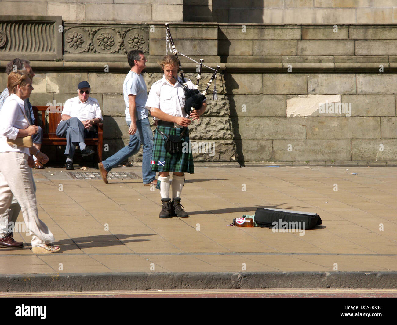 Edinburgh street cobble old ancient hi-res stock photography and images ...
