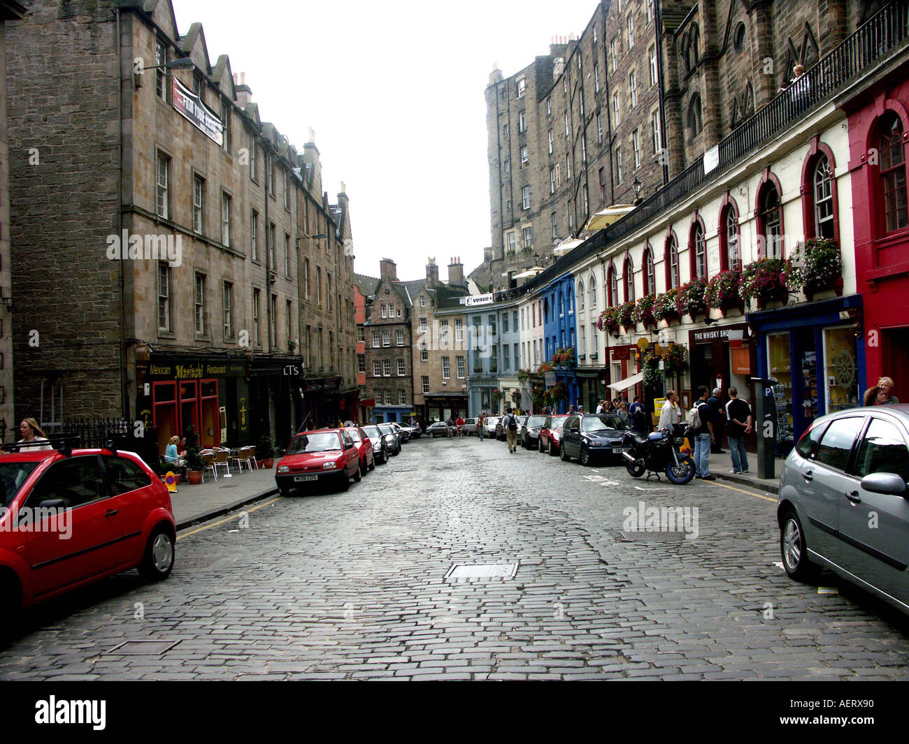 Edinburgh city girls hi-res stock photography and images - Alamy
