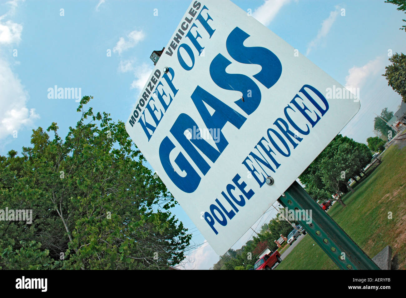 Keep off the Grass Sign in Public area Stock Photo - Alamy