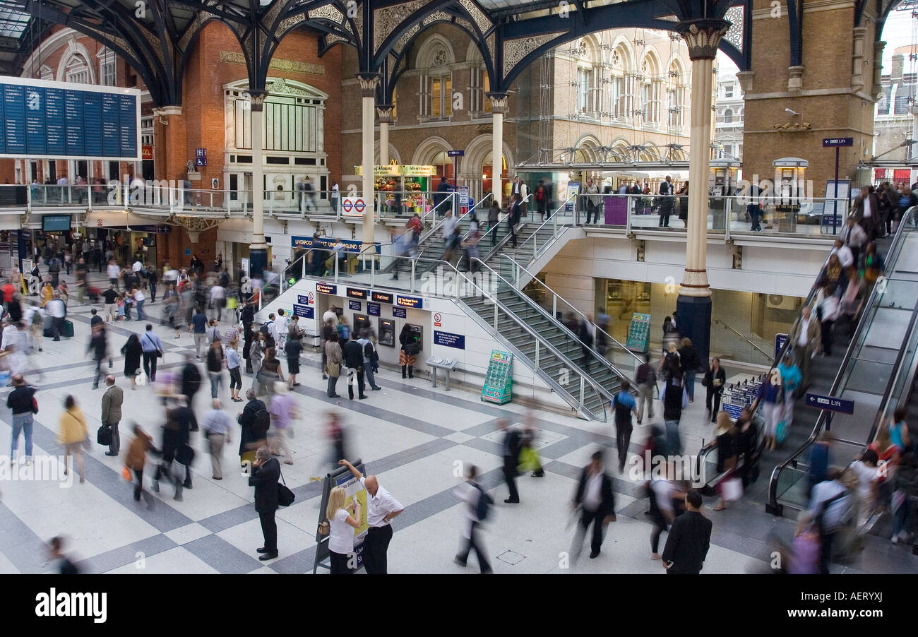 Liverpool Street Station London with commuters Stock Photo - Alamy