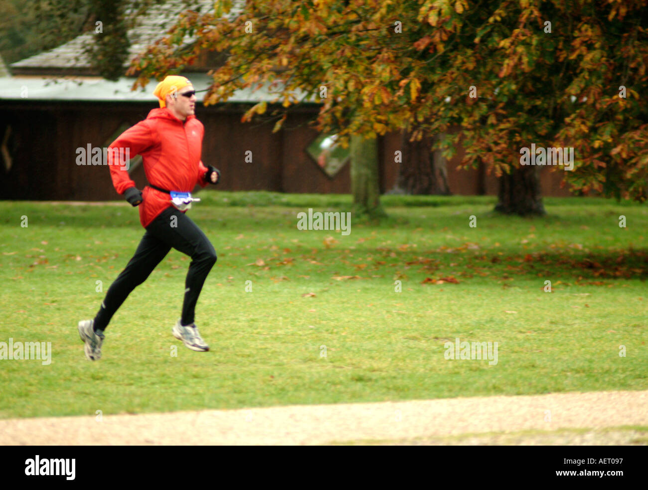 lone runner in the rain Stock Photo - Alamy