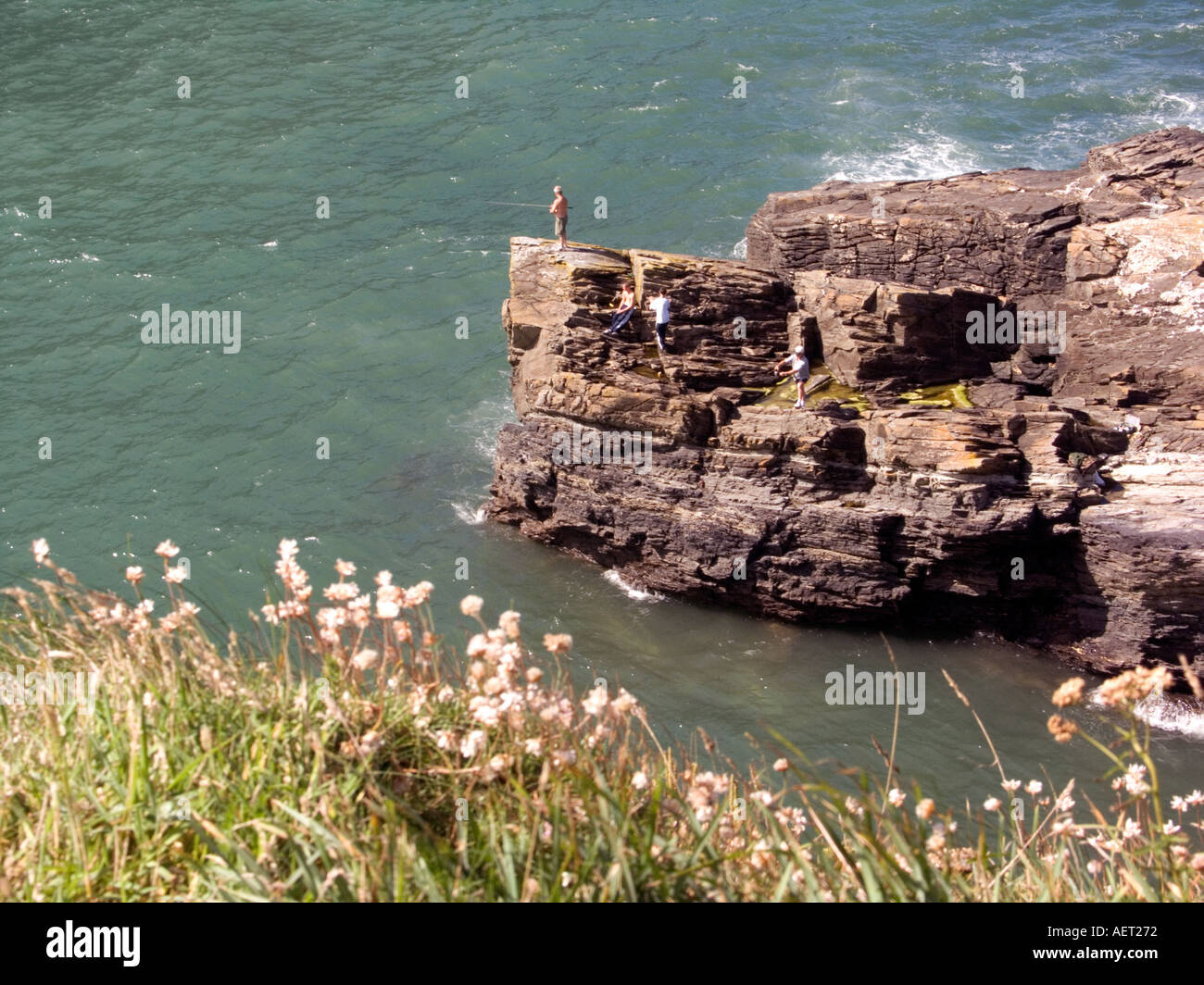 Fishermen fishing from rocks hi-res stock photography and images - Alamy
