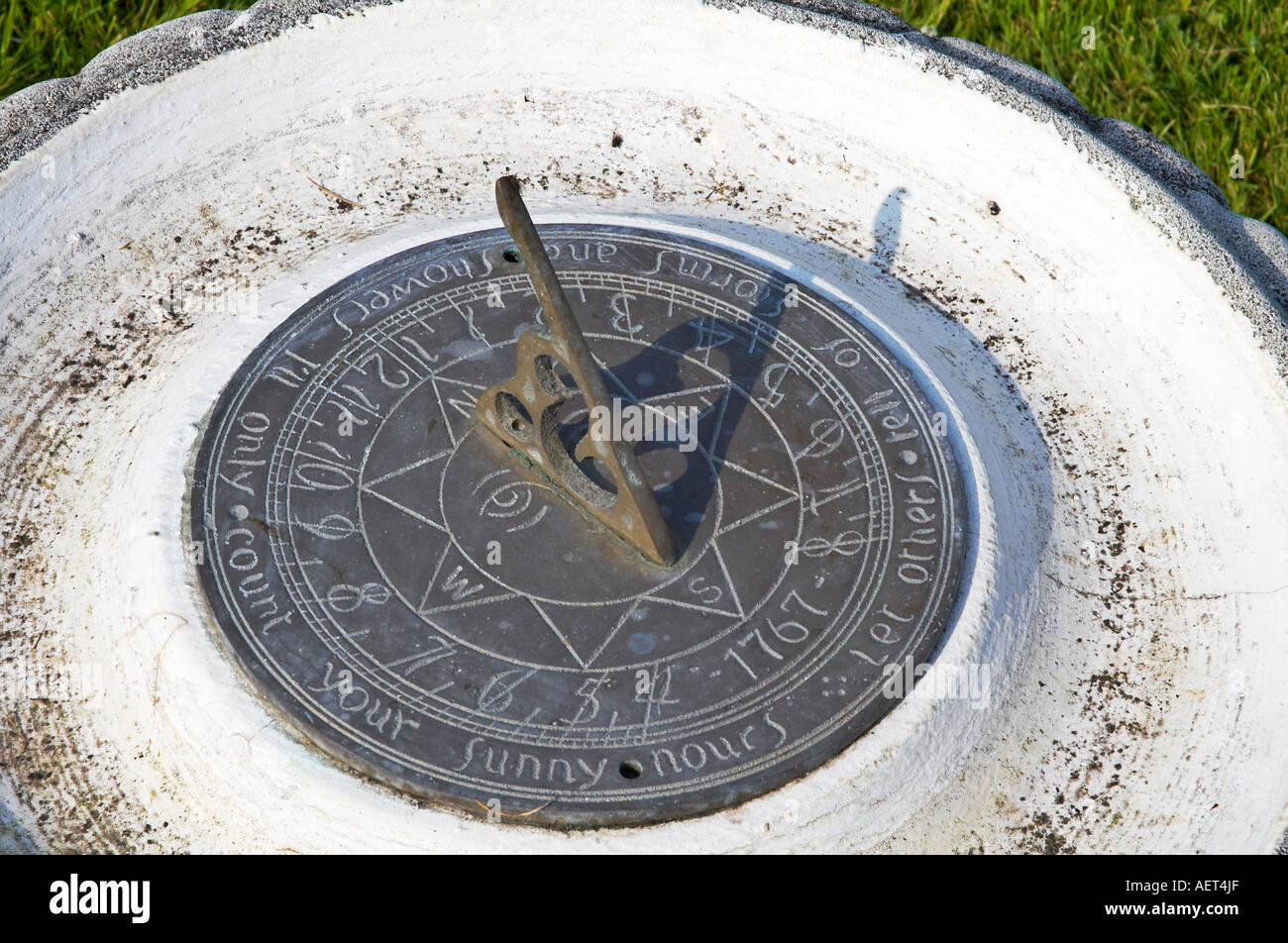 Sundial shadow hi-res stock photography and images - Alamy