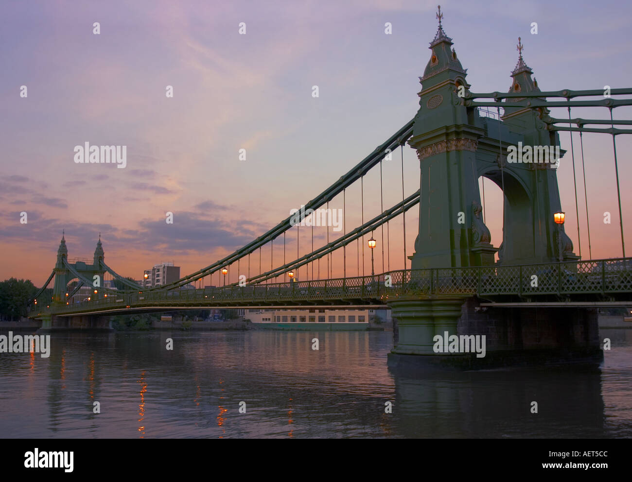 A sunset sky from the southside of Hammersmith Bridge Stock Photo - Alamy