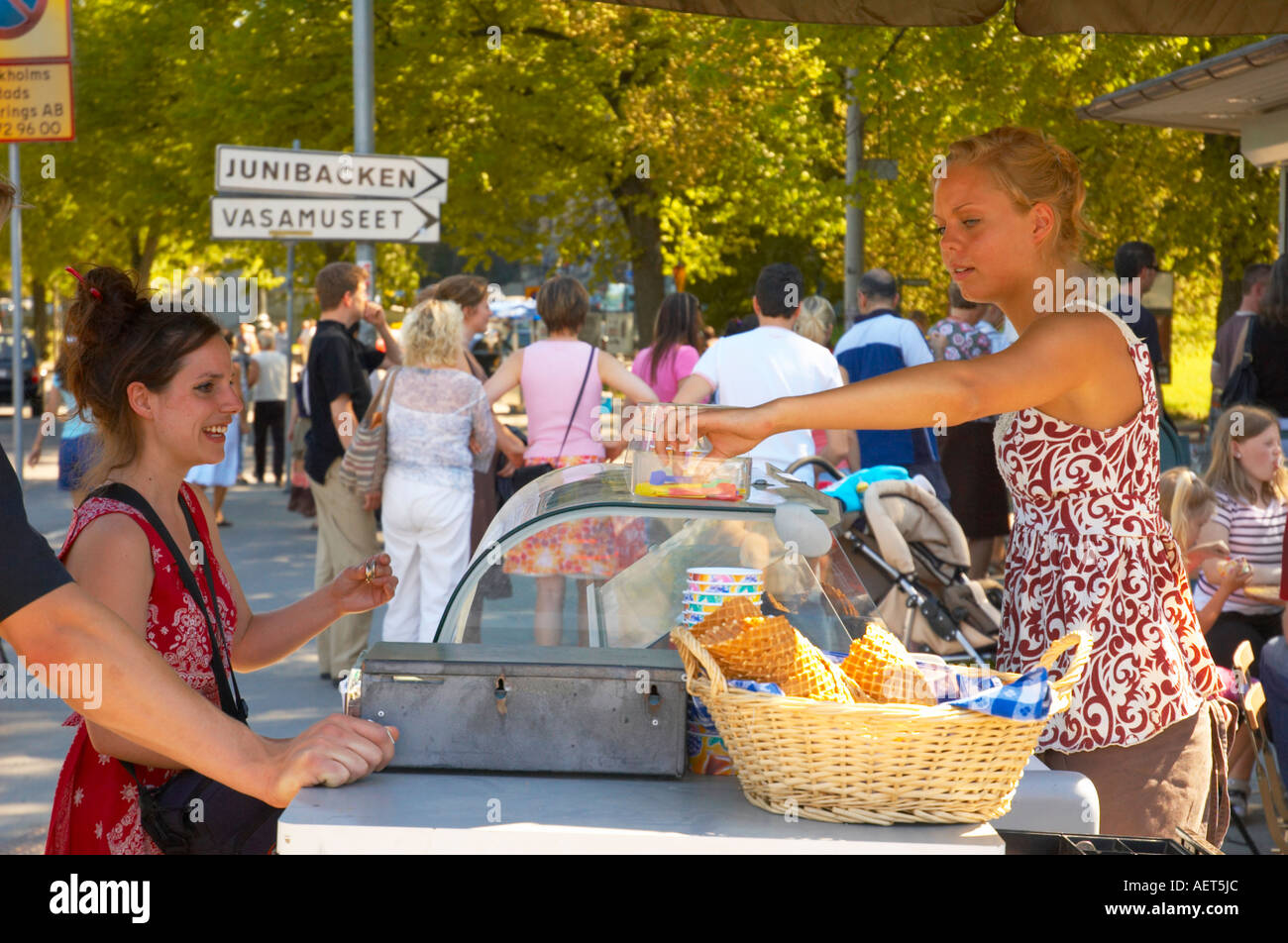 Outdoor ice cream stand hi-res stock photography and images - Alamy