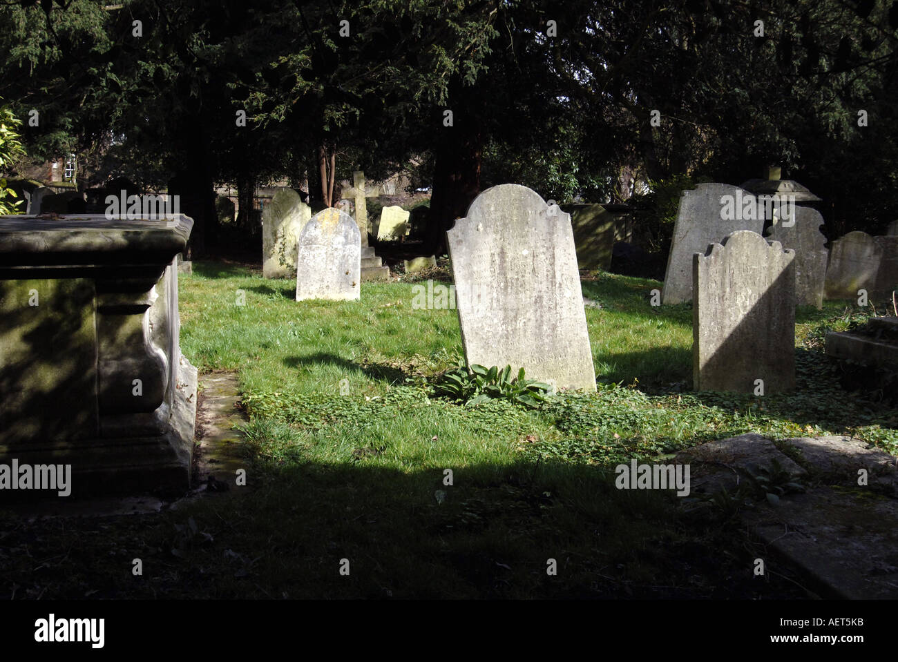Hampstead cemetery hi-res stock photography and images - Alamy