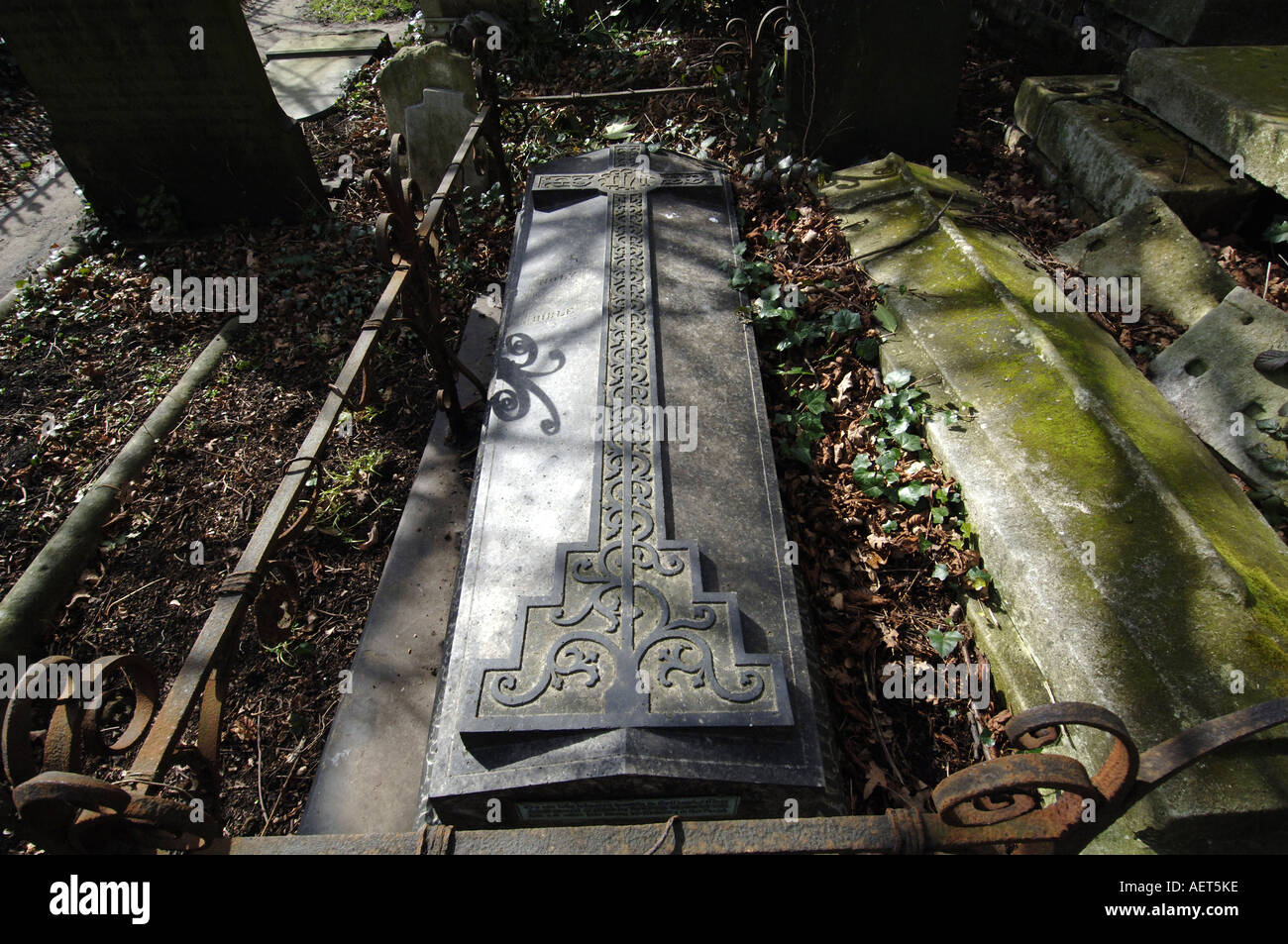 Hampstead cemetery london hi-res stock photography and images - Alamy