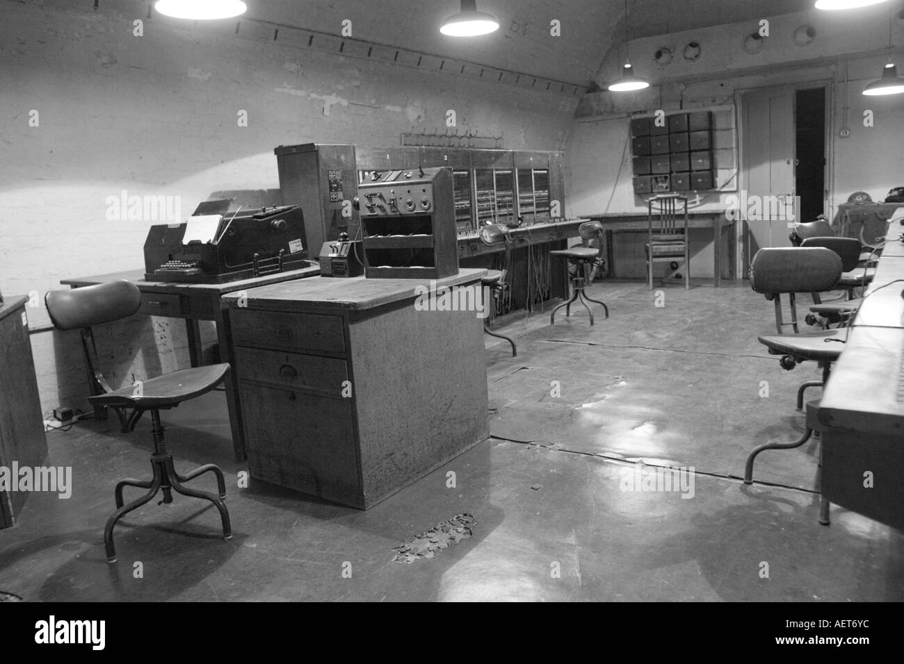 Secret wartime WW2 headquarters in tunnels under Dover Castle Kent ...